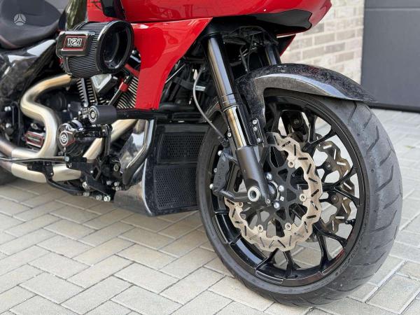 Харли-Девидсон Road Glide 2024 в Шяуляй, объемом двигателя 2.00 л и пробегом 21 тыс. км за 37000 €, фото 5 на AUTOMOTO.COM.LV