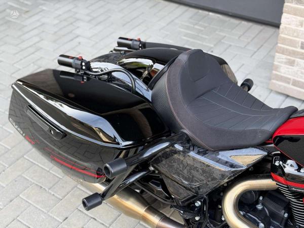 Харли-Девидсон Road Glide 2024 в Шяуляй, объемом двигателя 2.00 л и пробегом 21 тыс. км за 37000 €, фото 6 на AUTOMOTO.COM.LV
