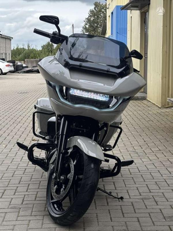 Harley-Davidson Road Glide 2025 in Siauliai, with an engine capacity of 1.92 L and mileage of 12 thousand km for 22500 €, photo 1 on AUTOMOTO.COM.LV