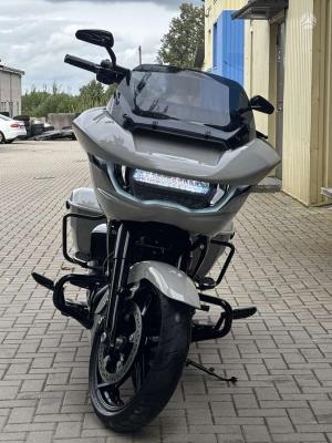 Harley-Davidson Road Glide 2025 Šauļi, ar dzinēja tilpumu 1.92 L un nobraukumu 12 tūkst. km par 22500 €, foto  vietnē AUTOMOTO.COM.LV