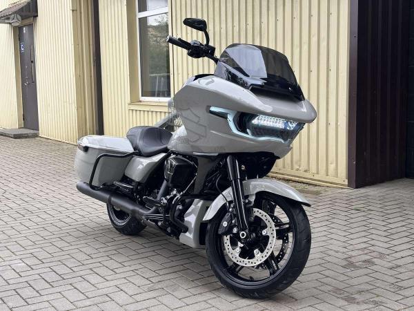 Harley-Davidson Road Glide 2025 in Siauliai, with an engine capacity of 1.92 L and mileage of 12 thousand km for 22500 €, photo 3 on AUTOMOTO.COM.LV