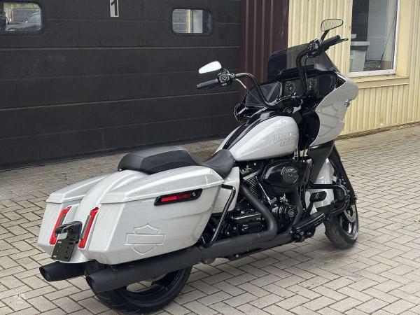 Harley-Davidson Road Glide 2025 in Siauliai, with an engine capacity of 1.92 L and mileage of 12 thousand km for 22500 €, photo 4 on AUTOMOTO.COM.LV