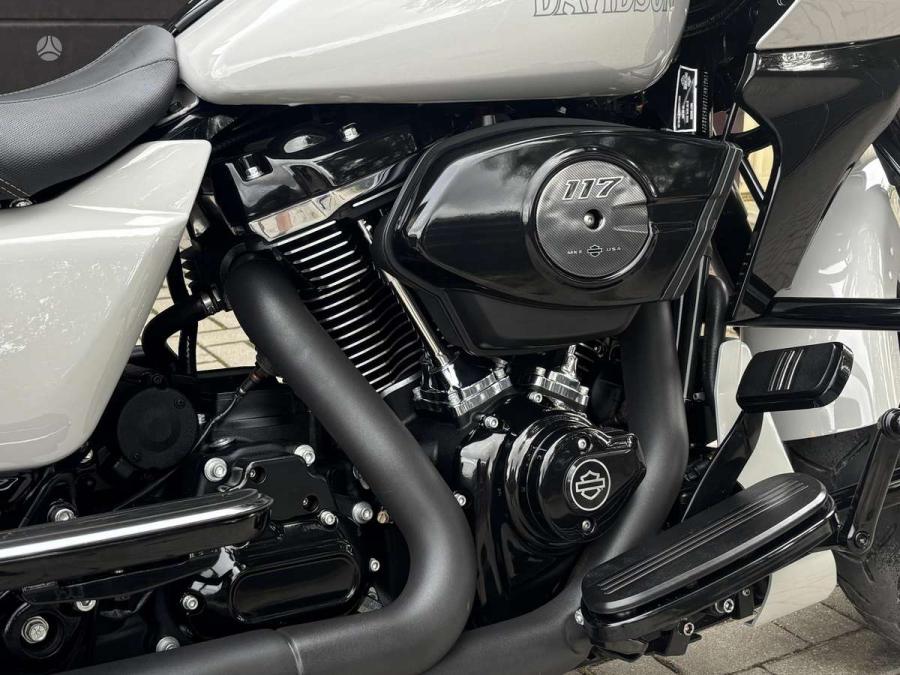 Harley-Davidson Road Glide 2025 Šauļi, ar dzinēja tilpumu 1.92 L un nobraukumu 12 tūkst. km par 22500 €, foto 10 vietnē AUTOMOTO.COM.LV