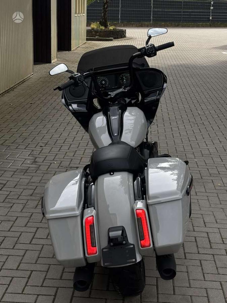 Harley-Davidson Road Glide 2025 Šauļi, ar dzinēja tilpumu 1.92 L un nobraukumu 12 tūkst. km par 22500 €, foto 13 vietnē AUTOMOTO.COM.LV