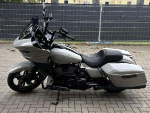 Harley-Davidson Road Glide 2025 Šauļi, ar dzinēja tilpumu 1.92 L un nobraukumu 12 tūkst. km par 22500 €, foto 19 vietnē AUTOMOTO.COM.LV
