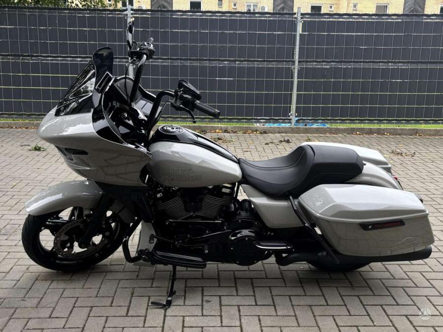 Harley-Davidson Road Glide 2025 Šauļi, ar dzinēja tilpumu 1.92 L un nobraukumu 12 tūkst. km par 22500 €, foto 19 vietnē AUTOMOTO.COM.LV
