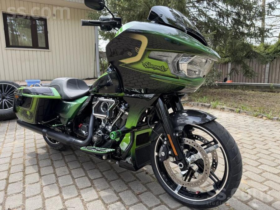 Harley-Davidson Road Glide 2026 in Riga, with an engine capacity of 1.90 L and mileage of 0 thousand km for 43000 €, photo 1 on AUTOMOTO.COM.LV