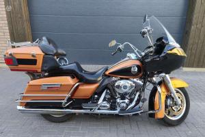 Oranžs Harley-Davidson Road Glide 2008 Viļņa, ar dzinēja tilpumu 1.57 L un nobraukumu 108 tūkst. km par 7100 €, foto  vietnē AUTOMOTO.COM.LV