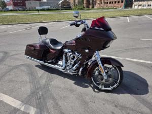 Красный Харли-Девидсон Road Glide 2018 в Шяуляй, объемом двигателя 1.75 л и пробегом 5 тыс. км за 15300 €, фото  на AUTOMOTO.COM.LV