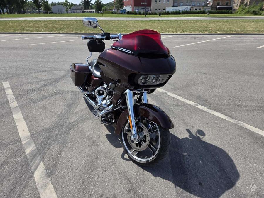 Красный Харли-Девидсон Road Glide 2018 в Шяуляй, объемом двигателя 1.75 л и пробегом 5 тыс. км за 15300 €, фото 4 на AUTOMOTO.COM.LV