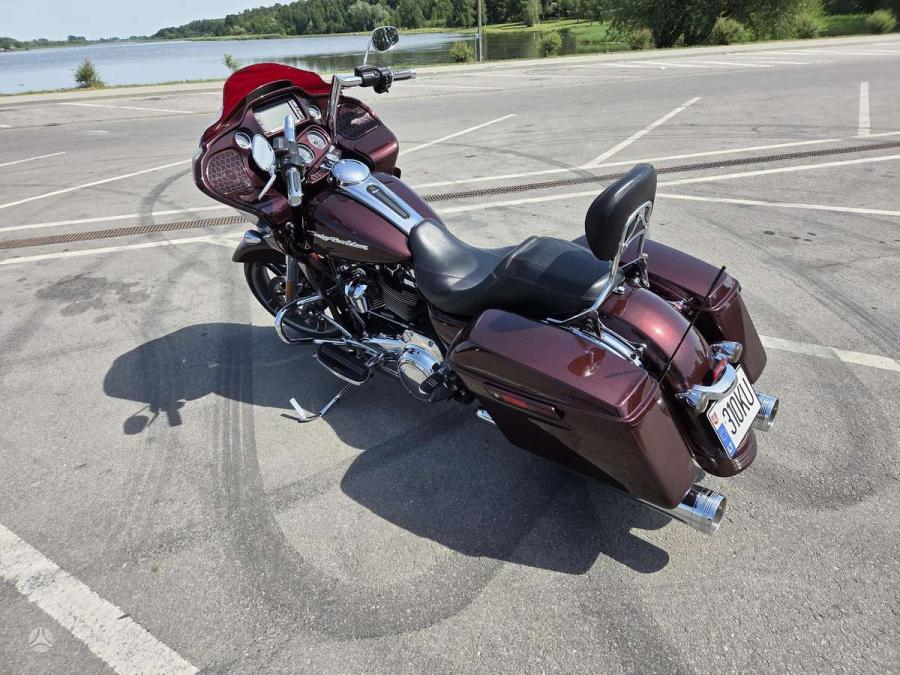 Красный Харли-Девидсон Road Glide 2018 в Шяуляй, объемом двигателя 1.75 л и пробегом 5 тыс. км за 15300 €, фото 11 на AUTOMOTO.COM.LV