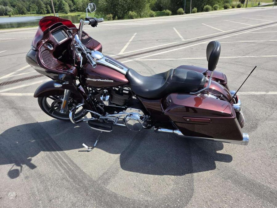 Красный Харли-Девидсон Road Glide 2018 в Шяуляй, объемом двигателя 1.75 л и пробегом 5 тыс. км за 15300 €, фото 12 на AUTOMOTO.COM.LV