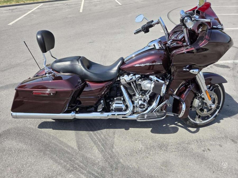 Красный Харли-Девидсон Road Glide 2018 в Шяуляй, объемом двигателя 1.75 л и пробегом 5 тыс. км за 15300 €, фото 13 на AUTOMOTO.COM.LV