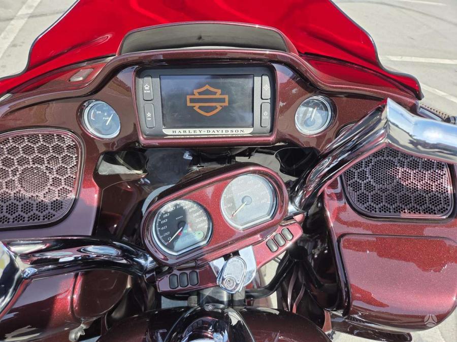 Красный Харли-Девидсон Road Glide 2018 в Шяуляй, объемом двигателя 1.75 л и пробегом 5 тыс. км за 15300 €, фото 16 на AUTOMOTO.COM.LV