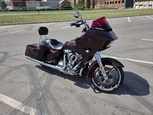 Красный Харли-Девидсон Road Glide 2018 в Шяуляй, объемом двигателя 1.75 л и пробегом 5 тыс. км за 14990 €, фото 1 на AUTOMOTO.COM.LV