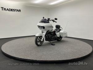 Balts Harley-Davidson Road Glide 2016 Pērnava, ar dzinēja tilpumu 1.69 L un nobraukumu 10 tūkst. km par 16990 €, foto  vietnē AUTOMOTO.COM.LV