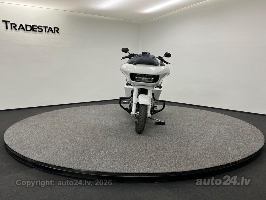 Balts Harley-Davidson Road Glide 2016 Pērnava, ar dzinēja tilpumu 1.69 L un nobraukumu 10 tūkst. km par 16990 €, foto 3 vietnē AUTOMOTO.COM.LV