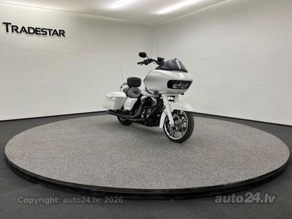 Balts Harley-Davidson Road Glide 2016 Pērnava, ar dzinēja tilpumu 1.69 L un nobraukumu 10 tūkst. km par 16990 €, foto 3 vietnē AUTOMOTO.COM.LV