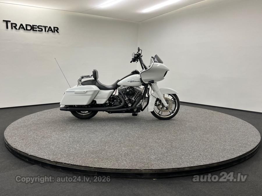 Balts Harley-Davidson Road Glide 2016 Pērnava, ar dzinēja tilpumu 1.69 L un nobraukumu 10 tūkst. km par 16990 €, foto 5 vietnē AUTOMOTO.COM.LV