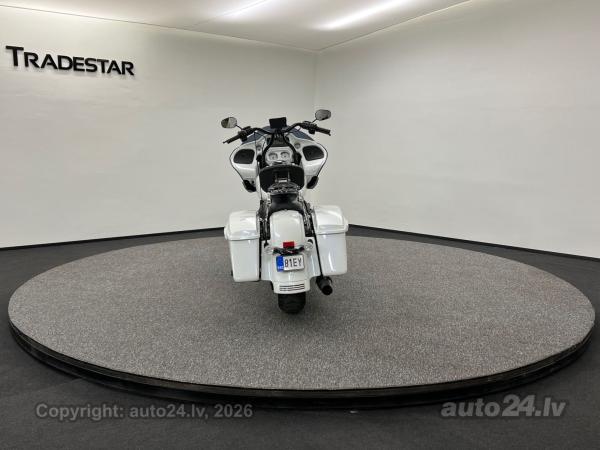 Balts Harley-Davidson Road Glide 2016 Pērnava, ar dzinēja tilpumu 1.69 L un nobraukumu 10 tūkst. km par 16990 €, foto 6 vietnē AUTOMOTO.COM.LV