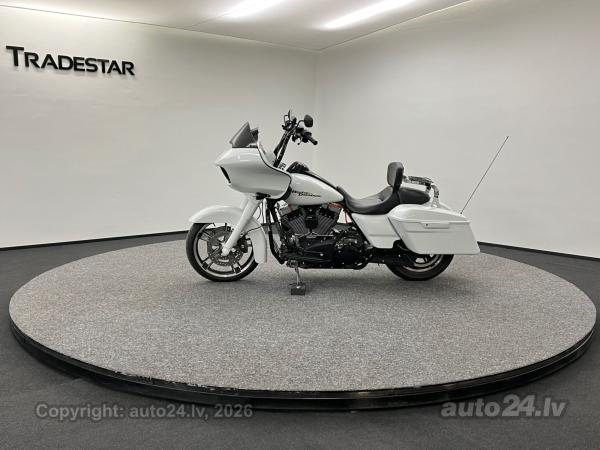 Balts Harley-Davidson Road Glide 2016 Pērnava, ar dzinēja tilpumu 1.69 L un nobraukumu 10 tūkst. km par 16990 €, foto 8 vietnē AUTOMOTO.COM.LV