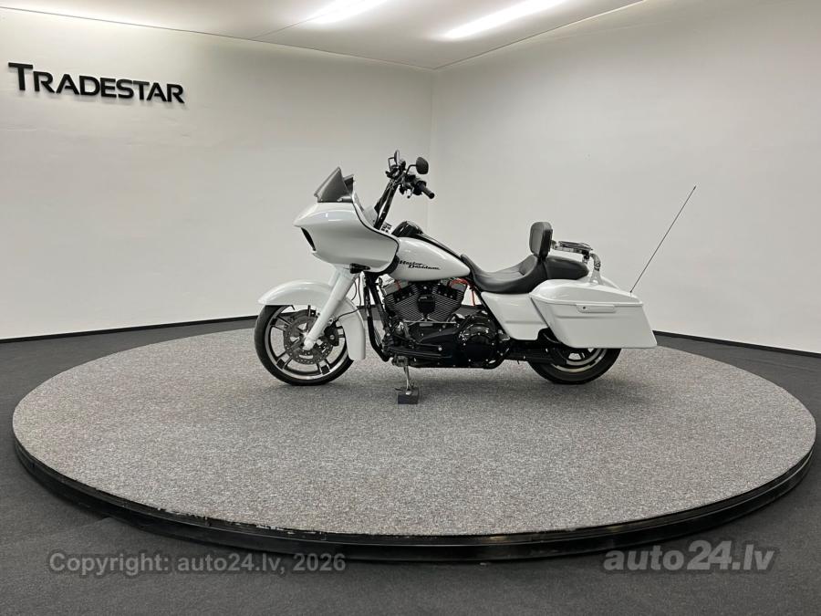 Balts Harley-Davidson Road Glide 2016 Pērnava, ar dzinēja tilpumu 1.69 L un nobraukumu 10 tūkst. km par 16990 €, foto 9 vietnē AUTOMOTO.COM.LV
