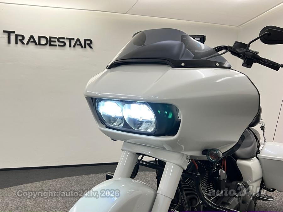Balts Harley-Davidson Road Glide 2016 Pērnava, ar dzinēja tilpumu 1.69 L un nobraukumu 10 tūkst. km par 16990 €, foto 11 vietnē AUTOMOTO.COM.LV