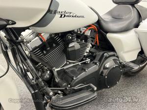 Balts Harley-Davidson Road Glide 2016 Pērnava, ar dzinēja tilpumu 1.69 L un nobraukumu 10 tūkst. km par 16990 €, foto 12 vietnē AUTOMOTO.COM.LV