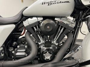 Balts Harley-Davidson Road Glide 2016 Pērnava, ar dzinēja tilpumu 1.69 L un nobraukumu 10 tūkst. km par 16990 €, foto 14 vietnē AUTOMOTO.COM.LV