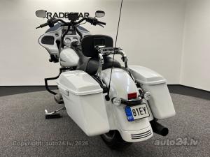 Balts Harley-Davidson Road Glide 2016 Pērnava, ar dzinēja tilpumu 1.69 L un nobraukumu 10 tūkst. km par 16990 €, foto 16 vietnē AUTOMOTO.COM.LV