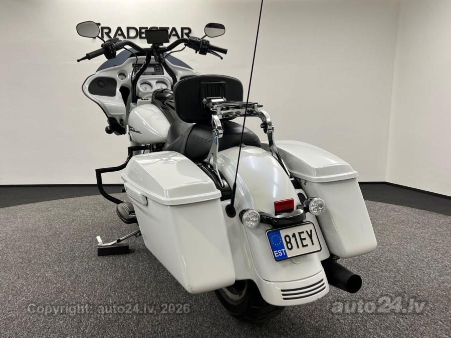 Balts Harley-Davidson Road Glide 2016 Pērnava, ar dzinēja tilpumu 1.69 L un nobraukumu 10 tūkst. km par 16990 €, foto 16 vietnē AUTOMOTO.COM.LV