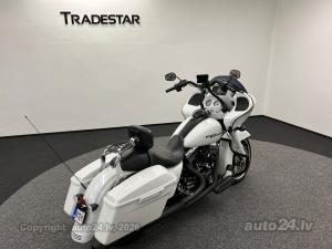 Balts Harley-Davidson Road Glide 2016 Pērnava, ar dzinēja tilpumu 1.69 L un nobraukumu 10 tūkst. km par 16990 €, foto 17 vietnē AUTOMOTO.COM.LV