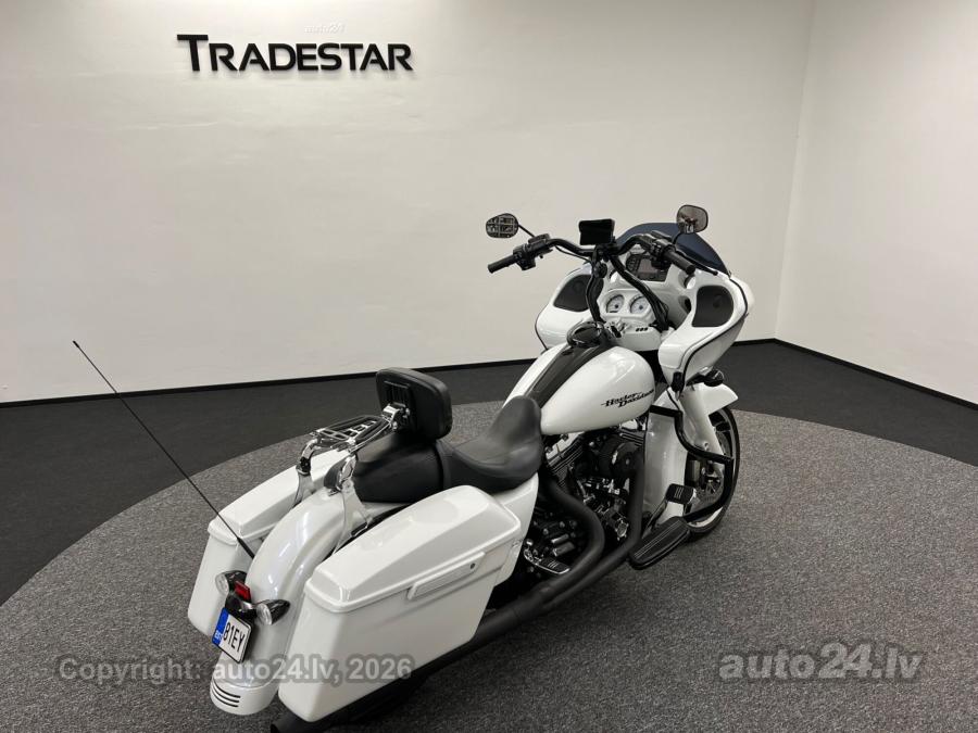 Balts Harley-Davidson Road Glide 2016 Pērnava, ar dzinēja tilpumu 1.69 L un nobraukumu 10 tūkst. km par 16990 €, foto 17 vietnē AUTOMOTO.COM.LV