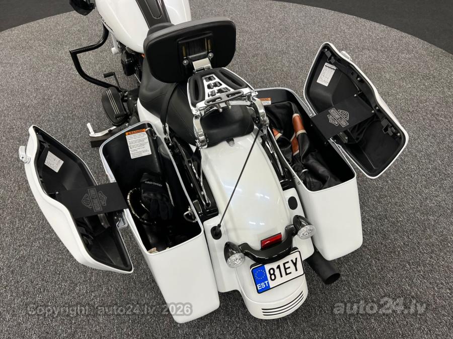 Balts Harley-Davidson Road Glide 2016 Pērnava, ar dzinēja tilpumu 1.69 L un nobraukumu 10 tūkst. km par 16990 €, foto 18 vietnē AUTOMOTO.COM.LV