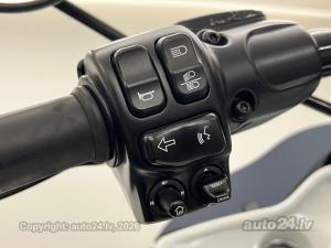 Balts Harley-Davidson Road Glide 2016 Pērnava, ar dzinēja tilpumu 1.69 L un nobraukumu 10 tūkst. km par 16990 €, foto 24 vietnē AUTOMOTO.COM.LV