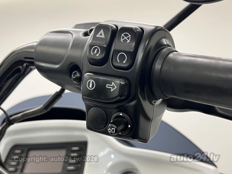 Balts Harley-Davidson Road Glide 2016 Pērnava, ar dzinēja tilpumu 1.69 L un nobraukumu 10 tūkst. km par 16990 €, foto 25 vietnē AUTOMOTO.COM.LV