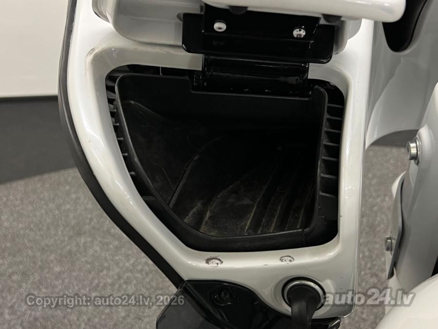 Balts Harley-Davidson Road Glide 2016 Pērnava, ar dzinēja tilpumu 1.69 L un nobraukumu 10 tūkst. km par 16990 €, foto 27 vietnē AUTOMOTO.COM.LV