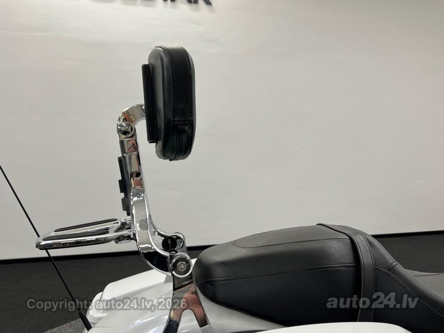 Balts Harley-Davidson Road Glide 2016 Pērnava, ar dzinēja tilpumu 1.69 L un nobraukumu 10 tūkst. km par 16990 €, foto 28 vietnē AUTOMOTO.COM.LV