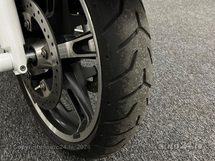 Balts Harley-Davidson Road Glide 2016 Pērnava, ar dzinēja tilpumu 1.69 L un nobraukumu 10 tūkst. km par 16990 €, foto 31 vietnē AUTOMOTO.COM.LV