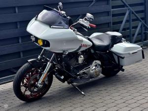 White Harley-Davidson Road Glide 2016 in Klaipeda, with an engine capacity of 1.80 L and mileage of 12 thousand km for 15900 €, photo 3 on AUTOMOTO.COM.LV