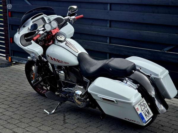 White Harley-Davidson Road Glide 2016 in Klaipeda, with an engine capacity of 1.80 L and mileage of 12 thousand km for 15900 €, photo 3 on AUTOMOTO.COM.LV