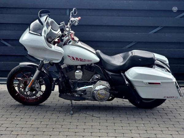 White Harley-Davidson Road Glide 2016 in Klaipeda, with an engine capacity of 1.80 L and mileage of 12 thousand km for 15900 €, photo 5 on AUTOMOTO.COM.LV