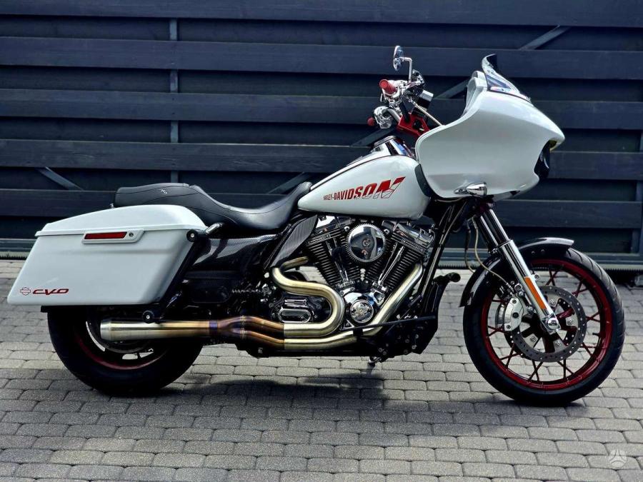 White Harley-Davidson Road Glide 2016 in Klaipeda, with an engine capacity of 1.80 L and mileage of 12 thousand km for 15900 €, photo 7 on AUTOMOTO.COM.LV
