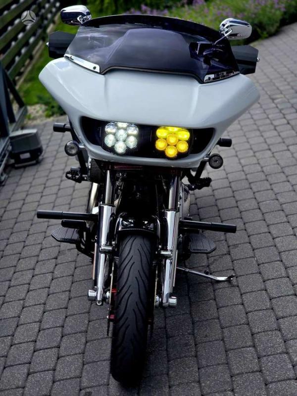 White Harley-Davidson Road Glide 2016 in Klaipeda, with an engine capacity of 1.80 L and mileage of 12 thousand km for 15900 €, photo 7 on AUTOMOTO.COM.LV