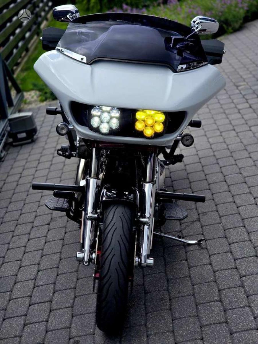 White Harley-Davidson Road Glide 2016 in Klaipeda, with an engine capacity of 1.80 L and mileage of 12 thousand km for 15900 €, photo 8 on AUTOMOTO.COM.LV