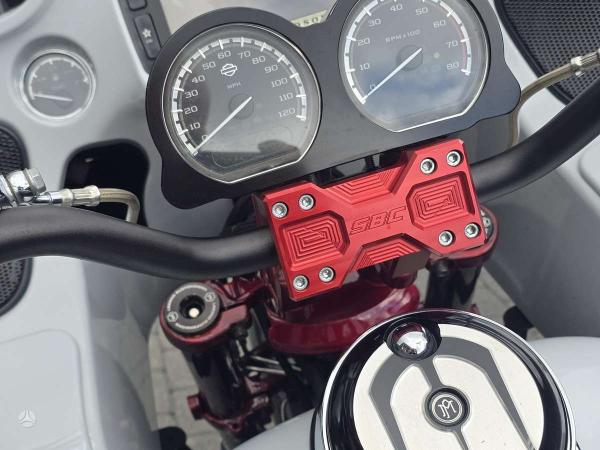 White Harley-Davidson Road Glide 2016 in Klaipeda, with an engine capacity of 1.80 L and mileage of 12 thousand km for 15900 €, photo 9 on AUTOMOTO.COM.LV