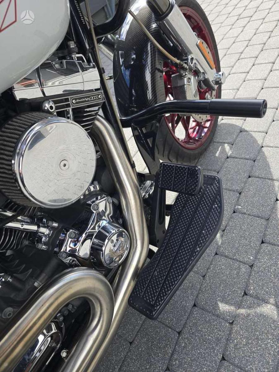 White Harley-Davidson Road Glide 2016 in Klaipeda, with an engine capacity of 1.80 L and mileage of 12 thousand km for 15900 €, photo 16 on AUTOMOTO.COM.LV