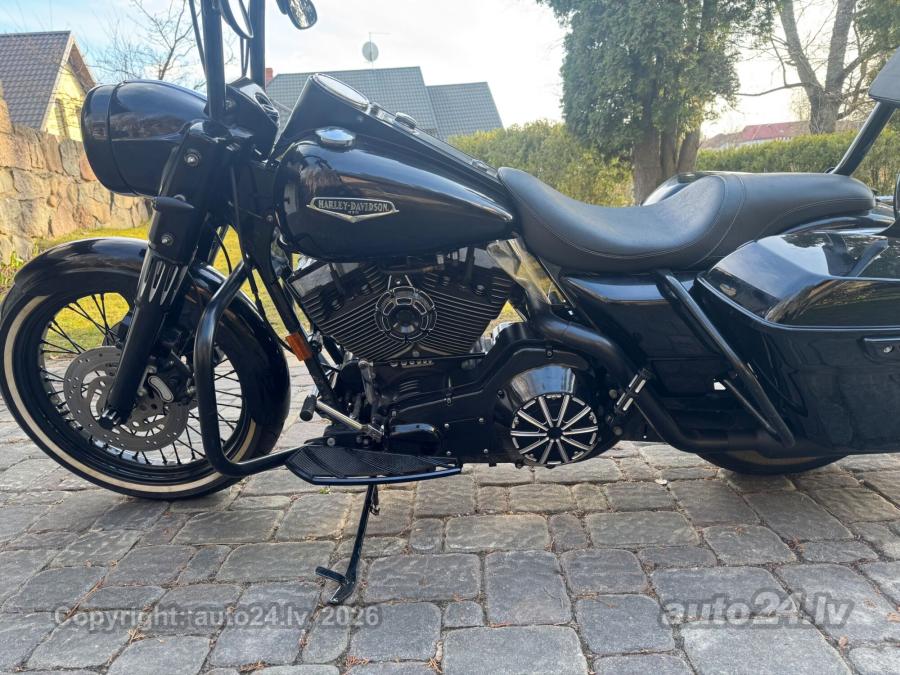 Melns Harley-Davidson Road King 2001 Valga, ar dzinēja tilpumu 1.58 L un nobraukumu 27 tūkst. km par 8350 €, foto 4 vietnē AUTOMOTO.COM.LV