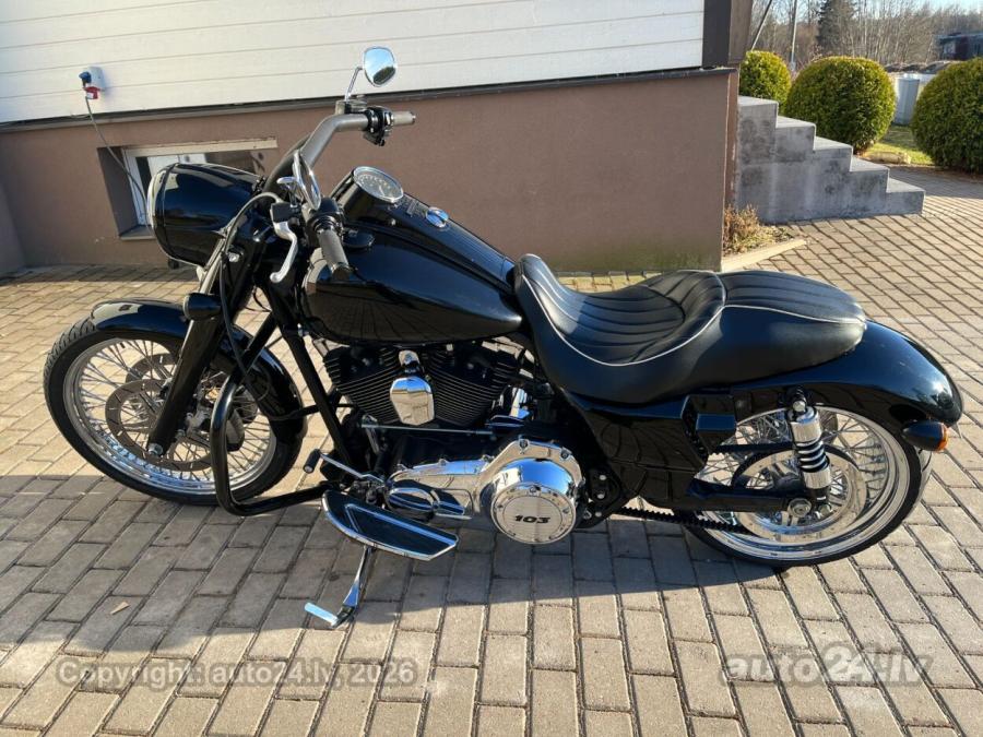 Melns Harley-Davidson Road King 2006 Tartu, ar dzinēja tilpumu 1.69 L un nobraukumu 27 tūkst. km par 6500 €, foto 2 vietnē AUTOMOTO.COM.LV