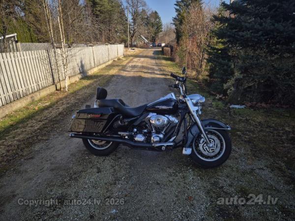 Melns Harley-Davidson Road King 2007 Pērnava, ar dzinēja tilpumu 1.58 L un nobraukumu 38 tūkst. km par 8400 €, foto 3 vietnē AUTOMOTO.COM.LV
